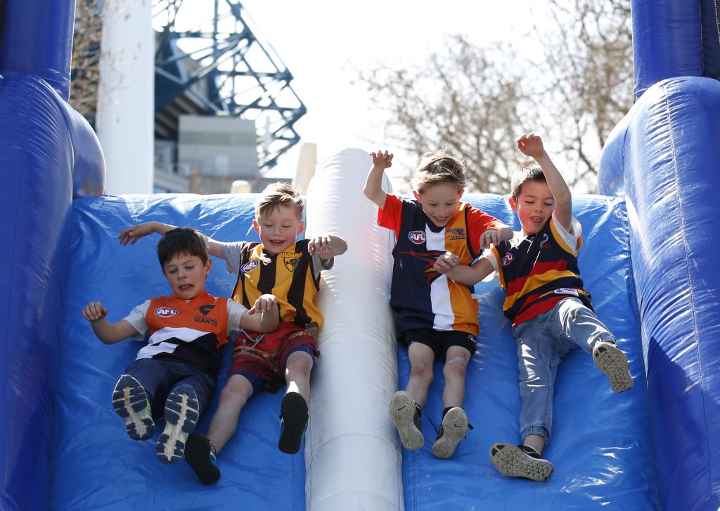 Take The Kids to AFL Sunday Games for FREE - Mumslounge