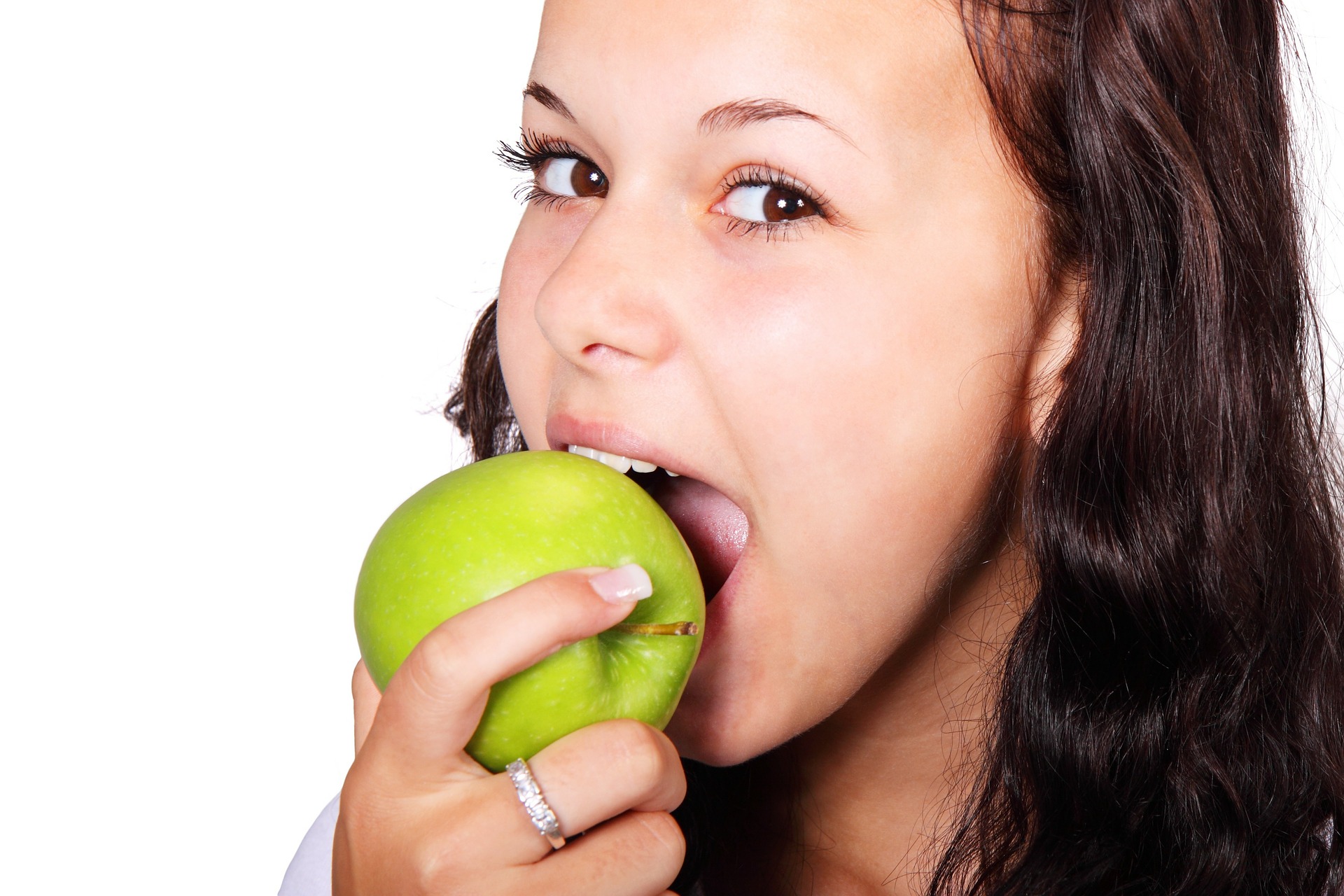 Find Out Why The Sound Of People Chewing Loudly Annoys You! - Mumslounge