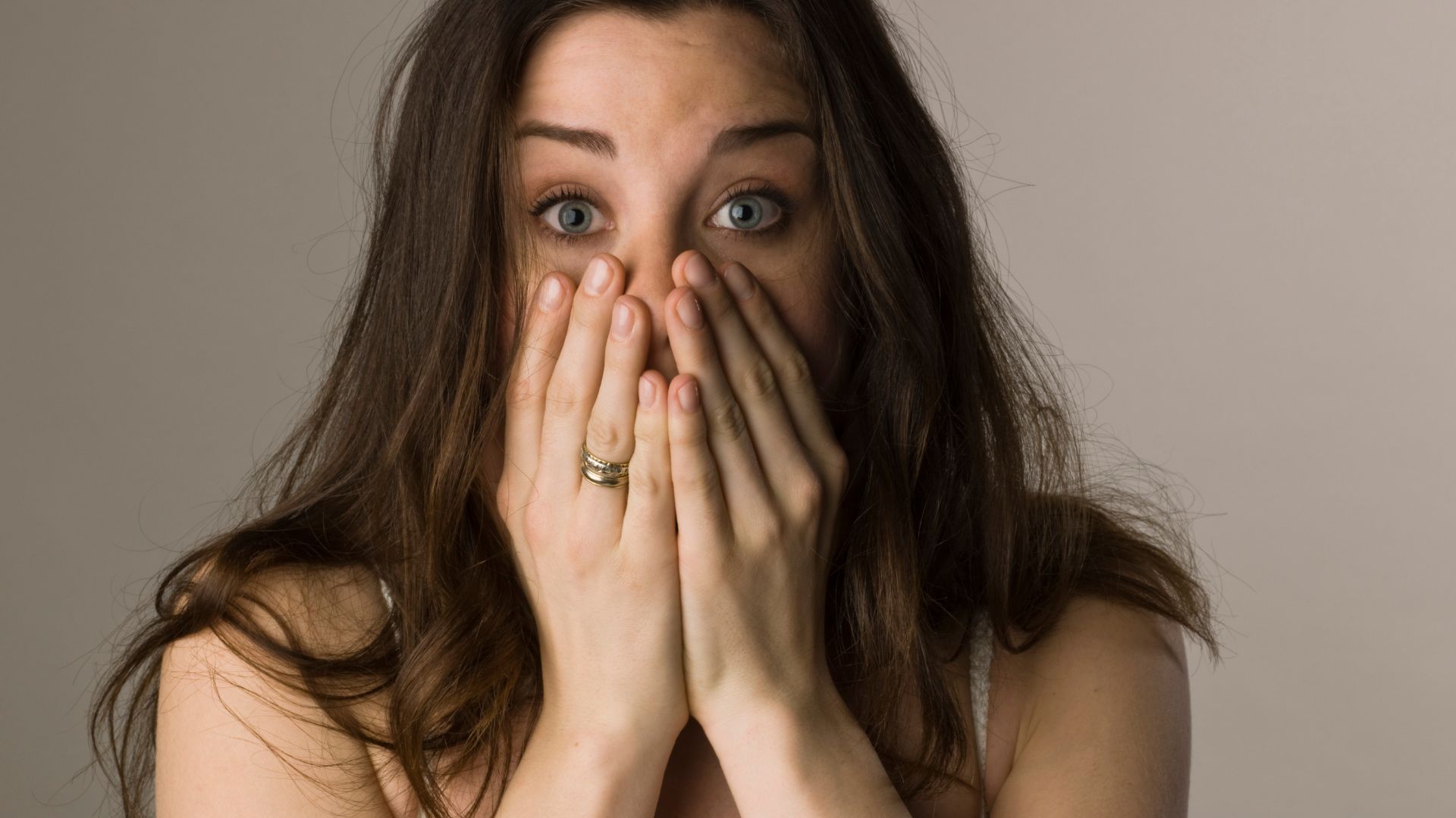 New Mum Shocks Husband’s Family by Coming to the Dinner Table Topless ...