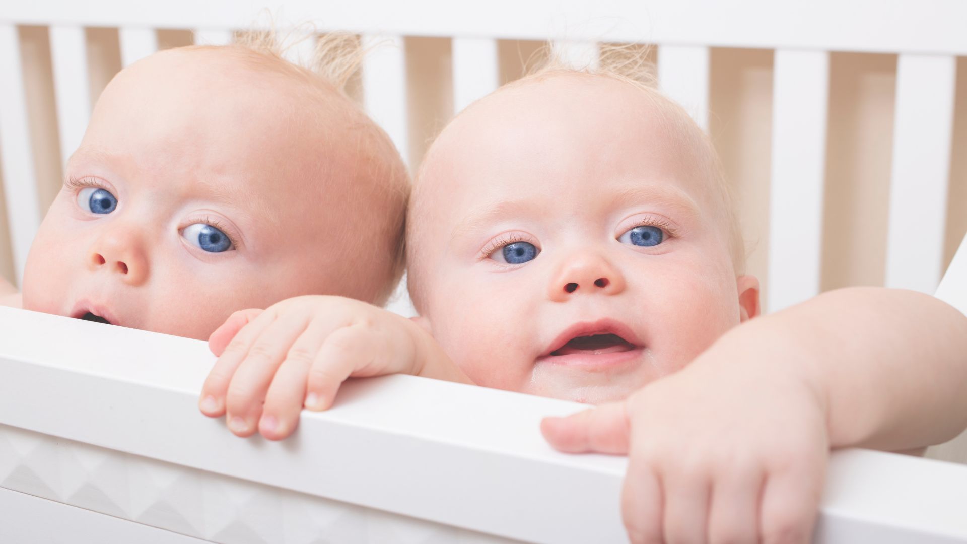 Parents of Identical Twins Share the Tricks They Used to Avoid Getting ...